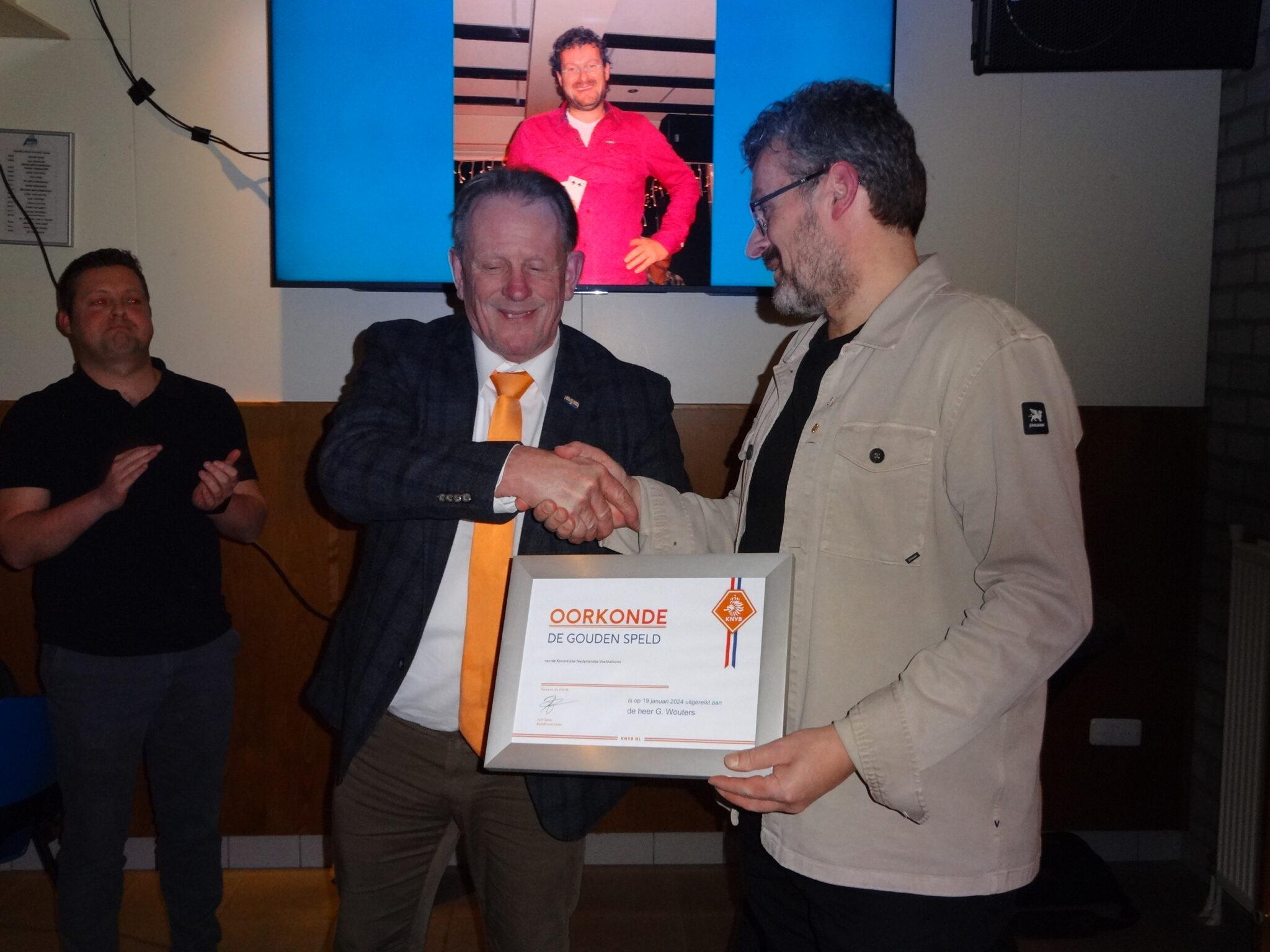 Gouden KNVB Speld voor Geert Wouters - Voetbalvereniging HMVV